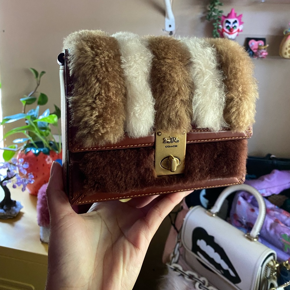 Limited Edition Coach Hutton Shoulder Bag 18 With Pat… - Gem